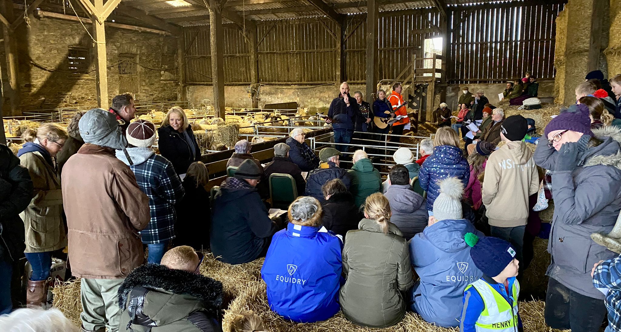 Twin lambs born during lambing service - Truro Diocese : Truro Diocese